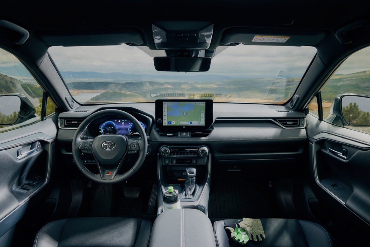 Новият непреклонен RAV4 Hybrid | Toyota България